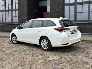 White Toyota Auris 2016 in Riga, with an engine capacity of 1.60 L and mileage of 300 thousand km for 6600 €, photo 7 on AUTOMOTO.COM.LV