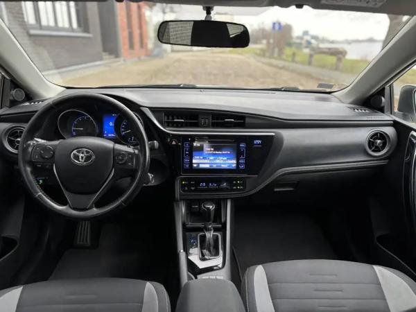 White Toyota Auris 2016 in Riga, with an engine capacity of 1.60 L and mileage of 300 thousand km for 6600 €, photo 7 on AUTOMOTO.COM.LV