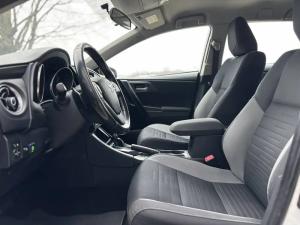 White Toyota Auris 2016 in Riga, with an engine capacity of 1.60 L and mileage of 300 thousand km for 6600 €, photo 11 on AUTOMOTO.COM.LV