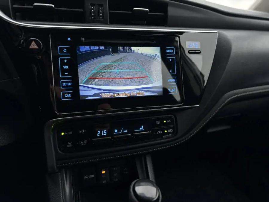 White Toyota Auris 2016 in Riga, with an engine capacity of 1.60 L and mileage of 300 thousand km for 6600 €, photo 14 on AUTOMOTO.COM.LV