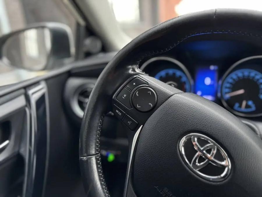 White Toyota Auris 2016 in Riga, with an engine capacity of 1.60 L and mileage of 300 thousand km for 6600 €, photo 17 on AUTOMOTO.COM.LV