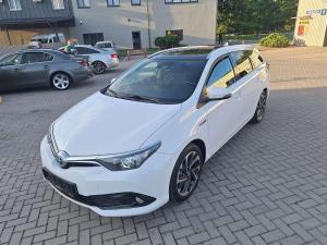 White Toyota Auris 2016 in Vilkaviskis, with an engine capacity of 1.80 L and mileage of 310 thousand km for 9100 €, photo  on AUTOMOTO.COM.LV