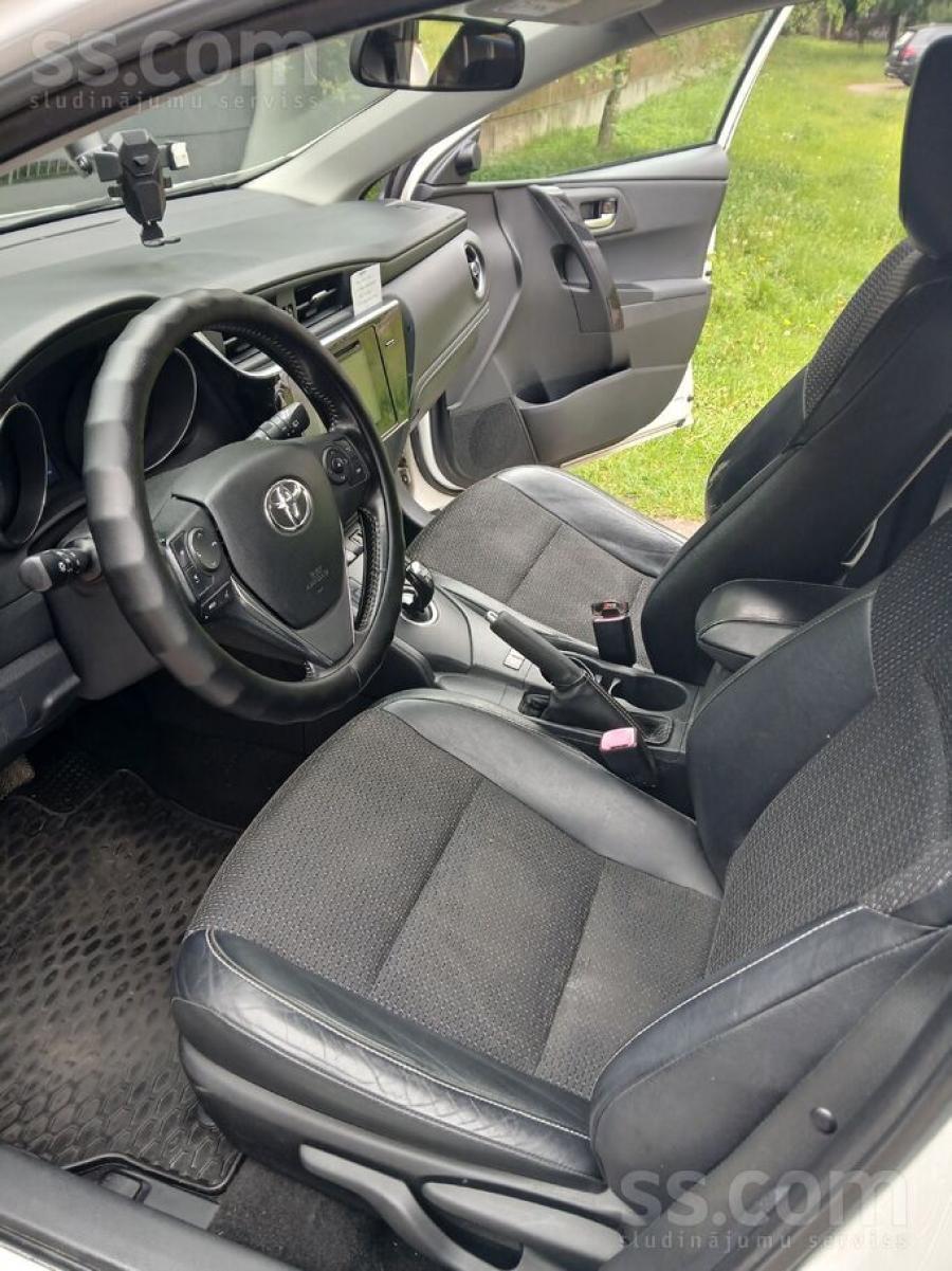 Balts Toyota Auris 2016 Rīga, ar dzinēja tilpumu 1.80 L un nobraukumu 345 tūkst. km par 7500 €, foto 9 vietnē AUTOMOTO.COM.LV
