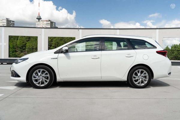 Balts Toyota Auris 2016 Viļņa, ar dzinēja tilpumu 1.80 L un nobraukumu 133 tūkst. km par 11600 €, foto 5 vietnē AUTOMOTO.COM.LV