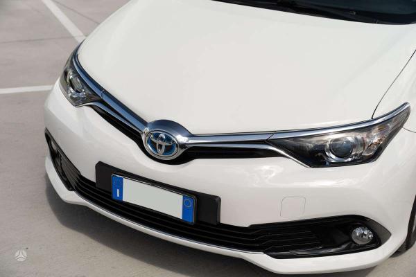 Balts Toyota Auris 2016 Viļņa, ar dzinēja tilpumu 1.80 L un nobraukumu 133 tūkst. km par 11600 €, foto 6 vietnē AUTOMOTO.COM.LV