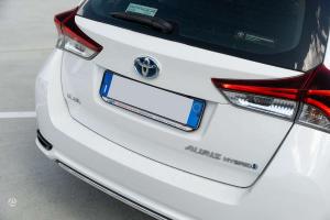 White Toyota Auris 2016 in Vilnius, with an engine capacity of 1.80 L and mileage of 133 thousand km for 11600 €, photo 8 on AUTOMOTO.COM.LV