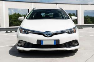 White Toyota Auris 2016 in Vilnius, with an engine capacity of 1.80 L and mileage of 133 thousand km for 11600 €, photo 9 on AUTOMOTO.COM.LV