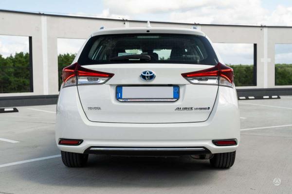Balts Toyota Auris 2016 Viļņa, ar dzinēja tilpumu 1.80 L un nobraukumu 133 tūkst. km par 11600 €, foto 9 vietnē AUTOMOTO.COM.LV