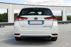 White Toyota Auris 2016 in Vilnius, with an engine capacity of 1.80 L and mileage of 133 thousand km for 11600 €, photo 10 on AUTOMOTO.COM.LV