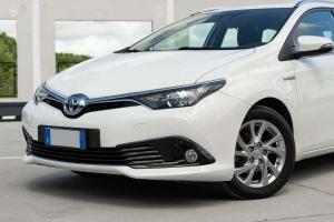 White Toyota Auris 2016 in Vilnius, with an engine capacity of 1.80 L and mileage of 133 thousand km for 11600 €, photo 11 on AUTOMOTO.COM.LV