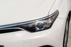 White Toyota Auris 2016 in Vilnius, with an engine capacity of 1.80 L and mileage of 133 thousand km for 11600 €, photo 13 on AUTOMOTO.COM.LV