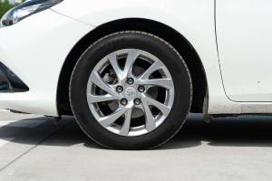 White Toyota Auris 2016 in Vilnius, with an engine capacity of 1.80 L and mileage of 133 thousand km for 11600 €, photo 15 on AUTOMOTO.COM.LV