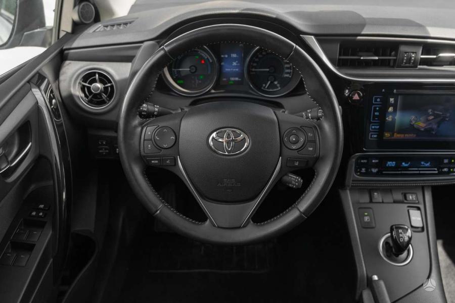 White Toyota Auris 2016 in Vilnius, with an engine capacity of 1.80 L and mileage of 133 thousand km for 11600 €, photo 18 on AUTOMOTO.COM.LV