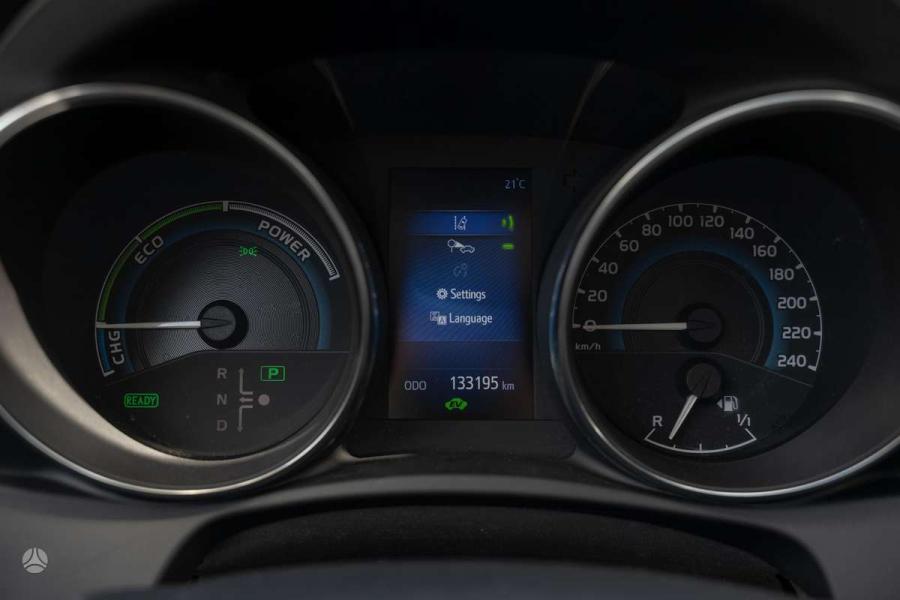 White Toyota Auris 2016 in Vilnius, with an engine capacity of 1.80 L and mileage of 133 thousand km for 11600 €, photo 24 on AUTOMOTO.COM.LV