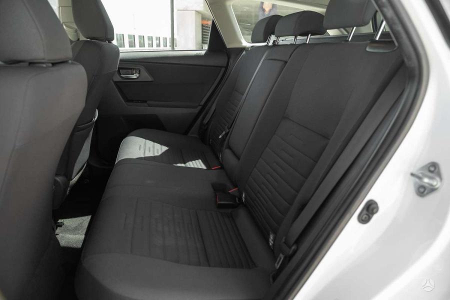 White Toyota Auris 2016 in Vilnius, with an engine capacity of 1.80 L and mileage of 133 thousand km for 11600 €, photo 27 on AUTOMOTO.COM.LV