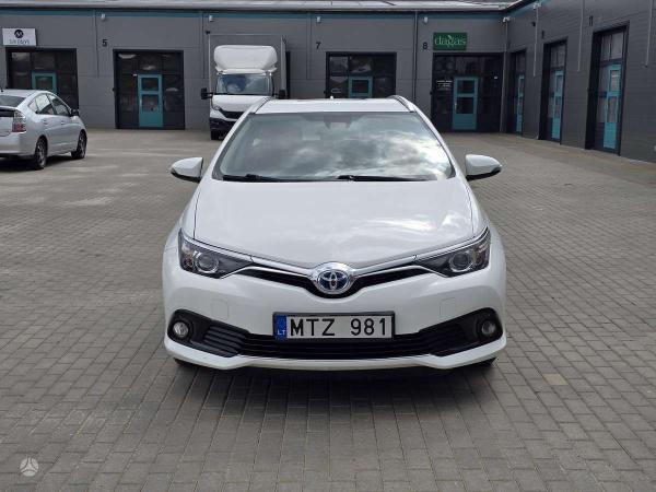 Balts Toyota Auris 2016 Viļņa, ar dzinēja tilpumu 1.80 L un nobraukumu 350 tūkst. km par 9400 €, foto 2 vietnē AUTOMOTO.COM.LV