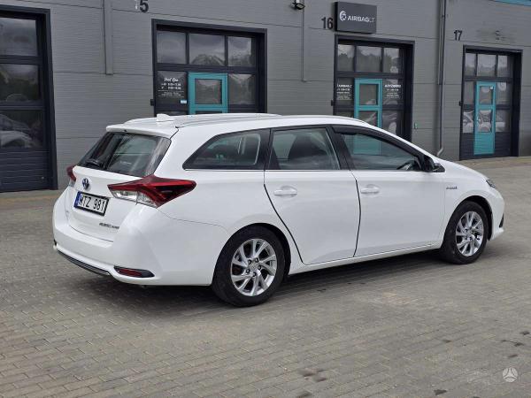Balts Toyota Auris 2016 Viļņa, ar dzinēja tilpumu 1.80 L un nobraukumu 350 tūkst. km par 9400 €, foto 5 vietnē AUTOMOTO.COM.LV