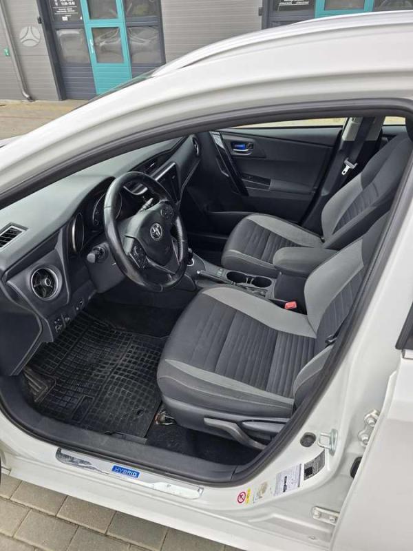 Balts Toyota Auris 2016 Viļņa, ar dzinēja tilpumu 1.80 L un nobraukumu 350 tūkst. km par 9400 €, foto 8 vietnē AUTOMOTO.COM.LV