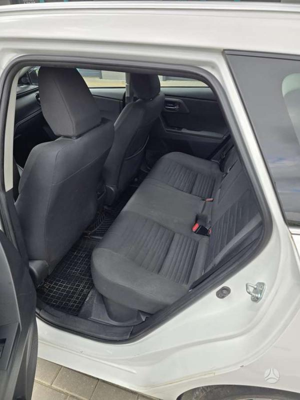 Balts Toyota Auris 2016 Viļņa, ar dzinēja tilpumu 1.80 L un nobraukumu 350 tūkst. km par 9400 €, foto 9 vietnē AUTOMOTO.COM.LV