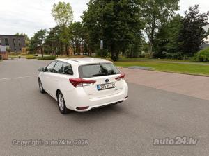 White Toyota Auris 2016 in Tallinn, with an engine capacity of 1.80 L and mileage of 480 thousand km for 6490 €, photo 5 on AUTOMOTO.COM.LV