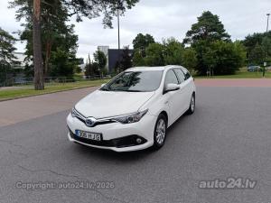White Toyota Auris 2016 in Tallinn, with an engine capacity of 1.80 L and mileage of 480 thousand km for 6490 €, photo 7 on AUTOMOTO.COM.LV