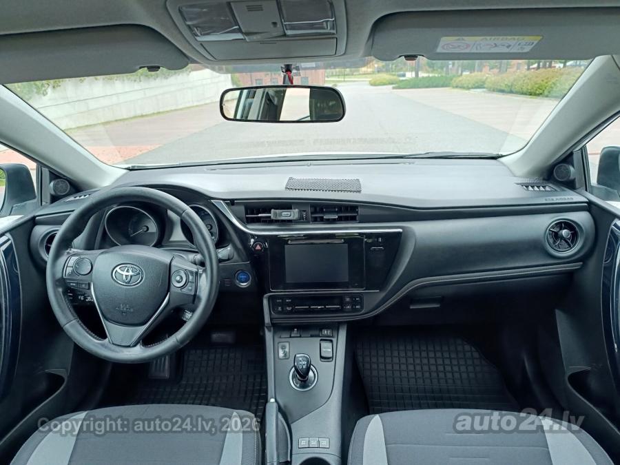White Toyota Auris 2016 in Tallinn, with an engine capacity of 1.80 L and mileage of 480 thousand km for 6490 €, photo 8 on AUTOMOTO.COM.LV