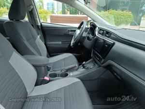 White Toyota Auris 2016 in Tallinn, with an engine capacity of 1.80 L and mileage of 480 thousand km for 6490 €, photo 9 on AUTOMOTO.COM.LV