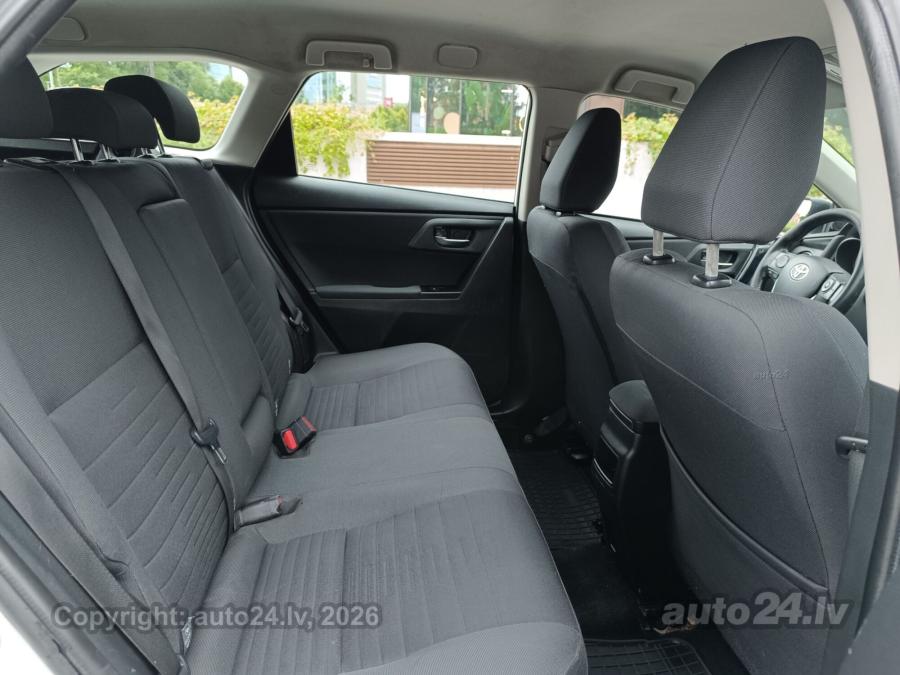 White Toyota Auris 2016 in Tallinn, with an engine capacity of 1.80 L and mileage of 480 thousand km for 6490 €, photo 10 on AUTOMOTO.COM.LV