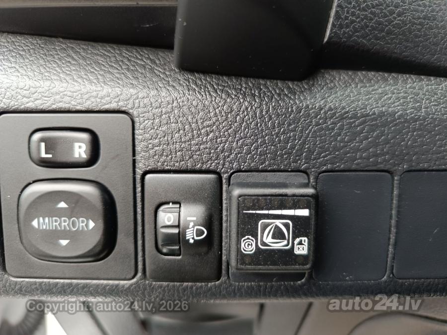White Toyota Auris 2016 in Tallinn, with an engine capacity of 1.80 L and mileage of 480 thousand km for 6490 €, photo 12 on AUTOMOTO.COM.LV