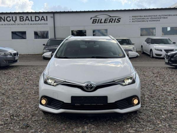 Balts Toyota Auris 2016 Utena, ar dzinēja tilpumu 1.20 L un nobraukumu 260 tūkst. km par 4990 €, foto 5 vietnē AUTOMOTO.COM.LV