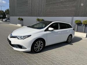 Balts Toyota Auris 2016 Šauļi, ar dzinēja tilpumu 1.60 L un nobraukumu 300 tūkst. km par 6500 €, foto  vietnē AUTOMOTO.COM.LV