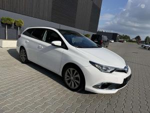 White Toyota Auris 2016 in Siauliai, with an engine capacity of 1.60 L and mileage of 300 thousand km for 6500 €, photo 4 on AUTOMOTO.COM.LV