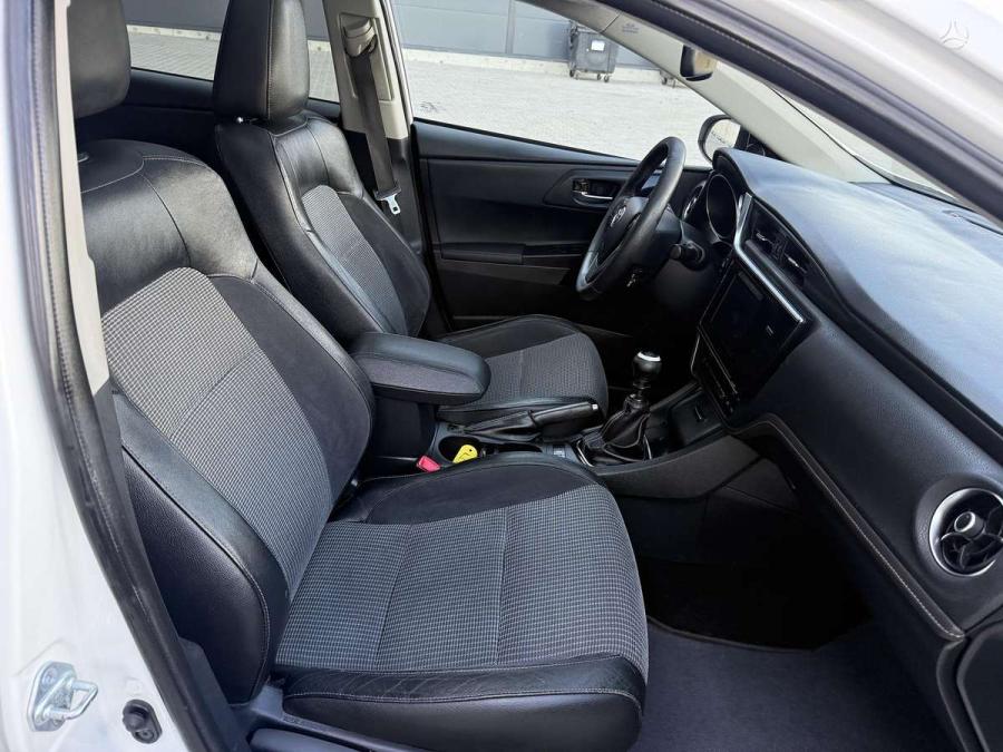 White Toyota Auris 2016 in Siauliai, with an engine capacity of 1.60 L and mileage of 300 thousand km for 6500 €, photo 12 on AUTOMOTO.COM.LV