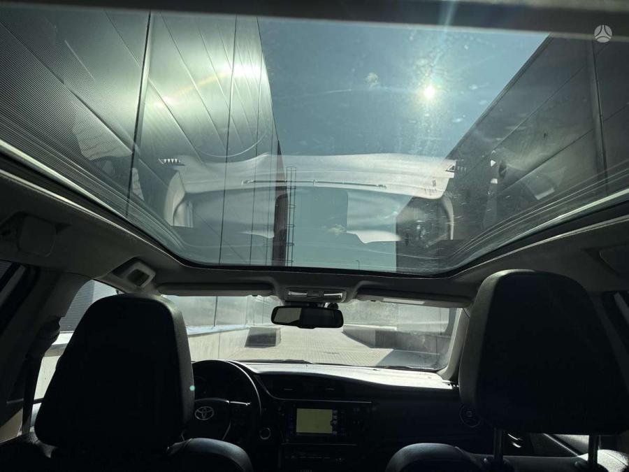 White Toyota Auris 2016 in Siauliai, with an engine capacity of 1.60 L and mileage of 300 thousand km for 6500 €, photo 15 on AUTOMOTO.COM.LV