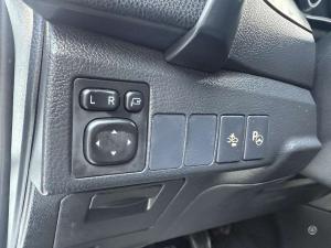White Toyota Auris 2016 in Siauliai, with an engine capacity of 1.60 L and mileage of 300 thousand km for 6500 €, photo 17 on AUTOMOTO.COM.LV