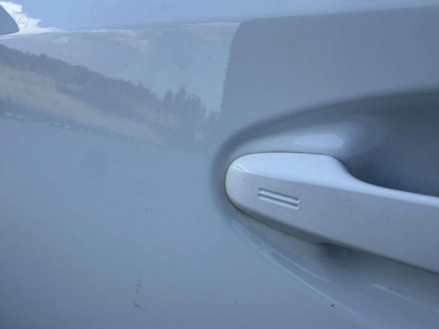 White Toyota Auris 2016 in Siauliai, with an engine capacity of 1.60 L and mileage of 300 thousand km for 6500 €, photo 18 on AUTOMOTO.COM.LV