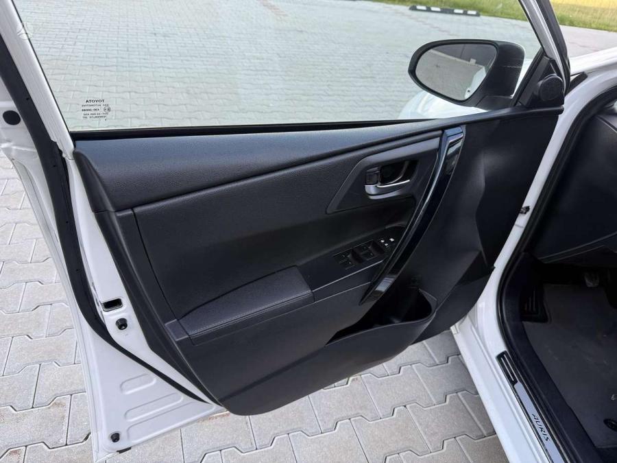 White Toyota Auris 2016 in Siauliai, with an engine capacity of 1.60 L and mileage of 300 thousand km for 6500 €, photo 19 on AUTOMOTO.COM.LV