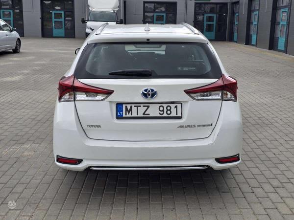 Balts Toyota Auris 2016 Viļņa, ar dzinēja tilpumu 1.80 L un nobraukumu 350 tūkst. km par 7900 €, foto 5 vietnē AUTOMOTO.COM.LV
