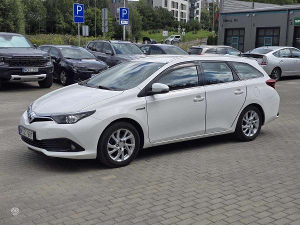 Balts Toyota Auris 2016 Viļņa, ar dzinēja tilpumu 1.80 L un nobraukumu 350 tūkst. km par 7900 €, foto 7 vietnē AUTOMOTO.COM.LV
