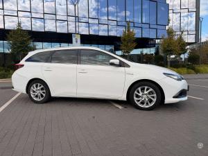 White Toyota Auris 2016 in Radviliskis, with an engine capacity of 1.80 L and mileage of 297 thousand km for 8200 €, photo 6 on AUTOMOTO.COM.LV