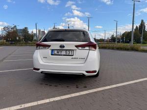 White Toyota Auris 2016 in Radviliskis, with an engine capacity of 1.80 L and mileage of 297 thousand km for 8200 €, photo 8 on AUTOMOTO.COM.LV