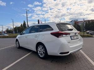 White Toyota Auris 2016 in Radviliskis, with an engine capacity of 1.80 L and mileage of 297 thousand km for 8200 €, photo 9 on AUTOMOTO.COM.LV