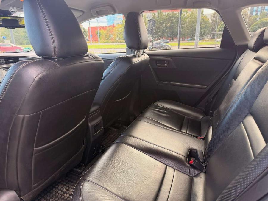 White Toyota Auris 2016 in Radviliskis, with an engine capacity of 1.80 L and mileage of 297 thousand km for 8200 €, photo 10 on AUTOMOTO.COM.LV