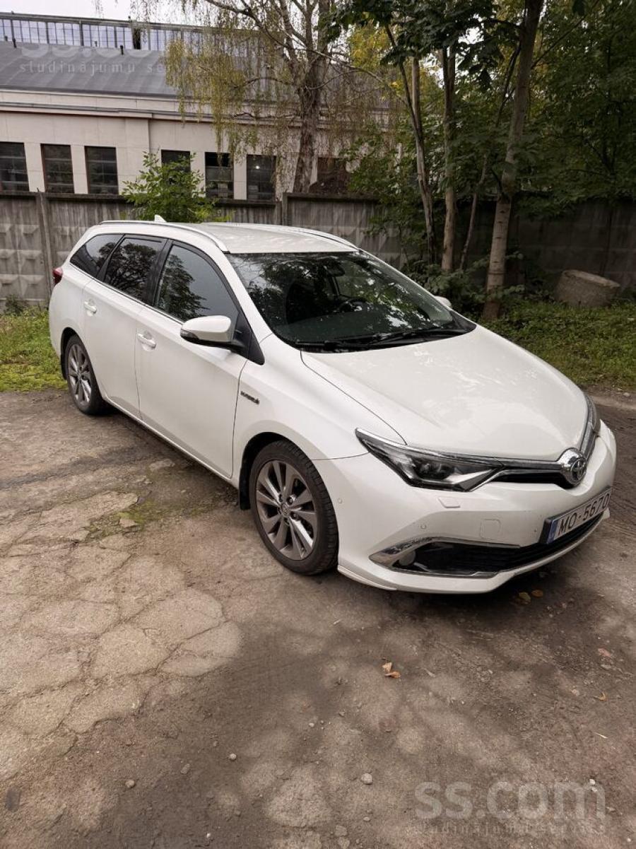 Balts Toyota Auris 2016 Rīga, ar dzinēja tilpumu 1.80 L un nobraukumu 179 tūkst. km par 9900 €, foto 3 vietnē AUTOMOTO.COM.LV