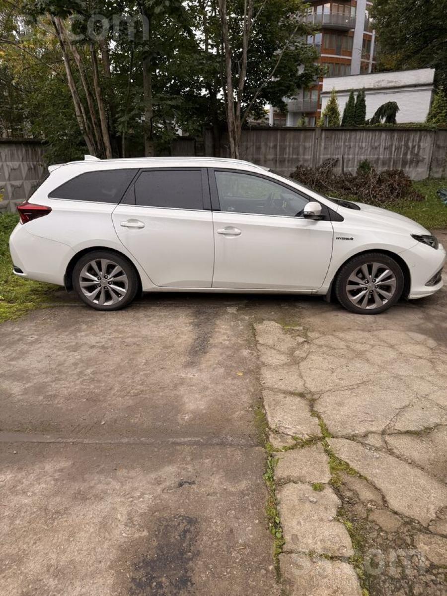 Balts Toyota Auris 2016 Rīga, ar dzinēja tilpumu 1.80 L un nobraukumu 179 tūkst. km par 9900 €, foto 4 vietnē AUTOMOTO.COM.LV