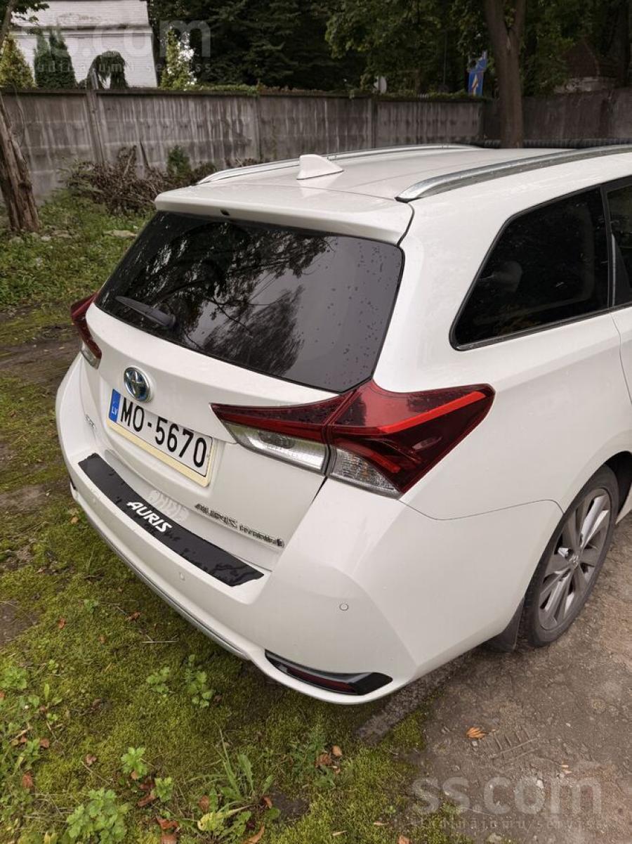 Balts Toyota Auris 2016 Rīga, ar dzinēja tilpumu 1.80 L un nobraukumu 179 tūkst. km par 9900 €, foto 5 vietnē AUTOMOTO.COM.LV