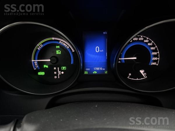 White Toyota Auris 2016 in Riga, with an engine capacity of 1.80 L and mileage of 179 thousand km for 9900 €, photo 11 on AUTOMOTO.COM.LV