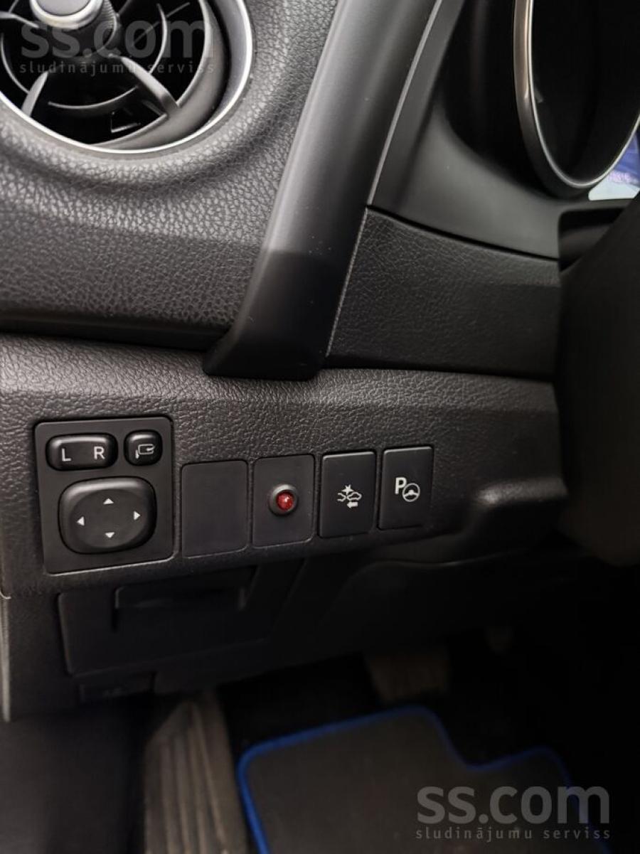 Balts Toyota Auris 2016 Rīga, ar dzinēja tilpumu 1.80 L un nobraukumu 179 tūkst. km par 9900 €, foto 12 vietnē AUTOMOTO.COM.LV