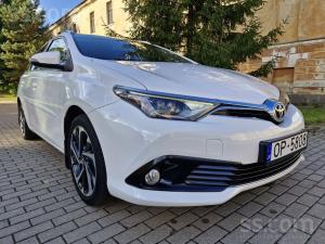 White Toyota Auris 2016 in Daugavpils, with an engine capacity of 1.20 L and mileage of 145 thousand km for 7450 €, photo 6 on AUTOMOTO.COM.LV