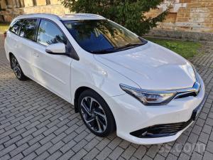 White Toyota Auris 2016 in Daugavpils, with an engine capacity of 1.20 L and mileage of 145 thousand km for 7450 €, photo 7 on AUTOMOTO.COM.LV